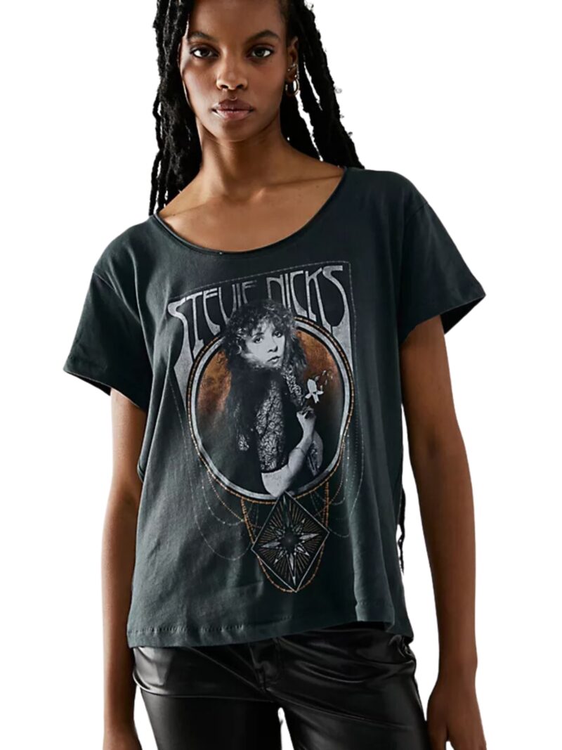 Best Graphic Tees For Women - VSTYLE