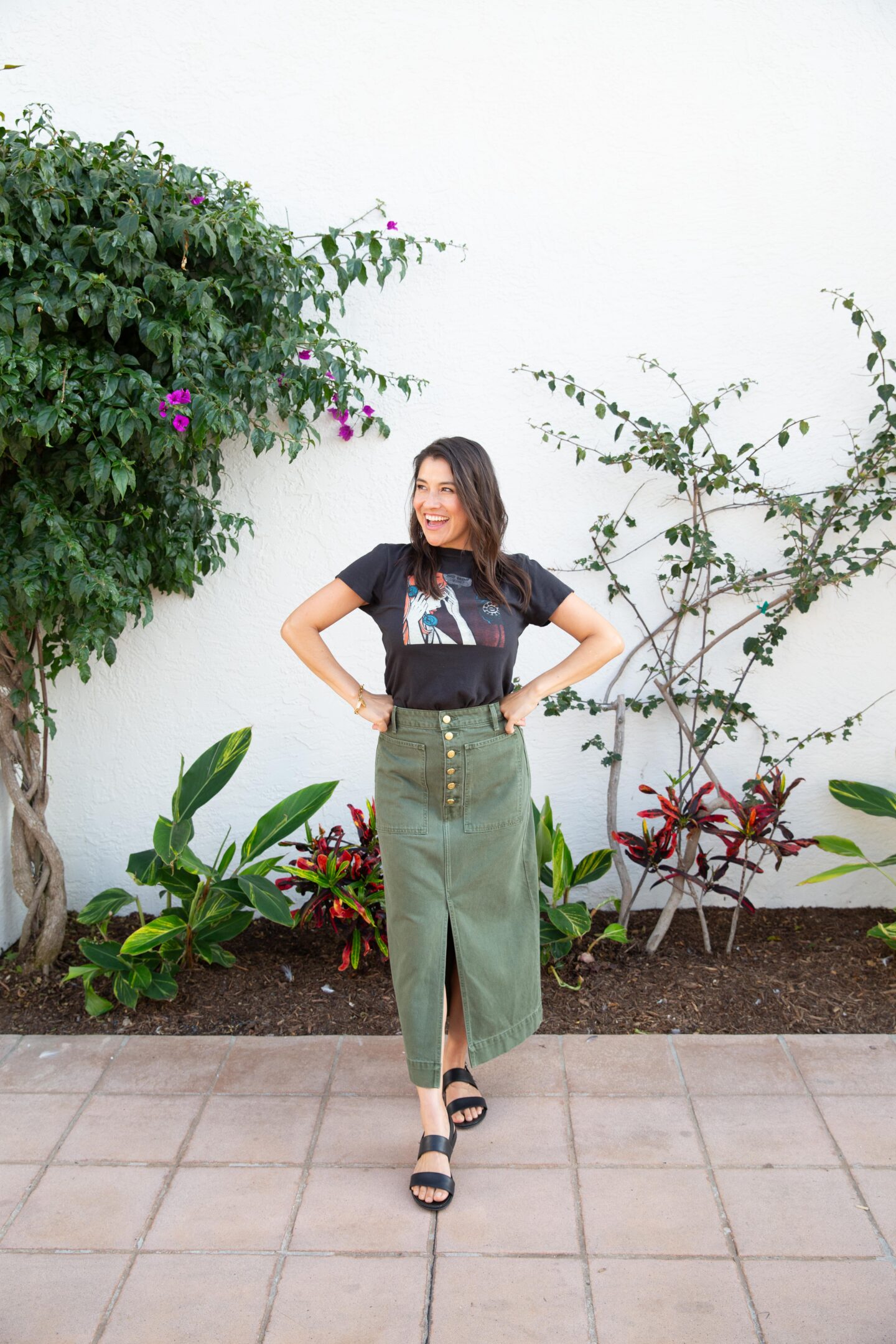 How To Style Graphic Tees - VSTYLE