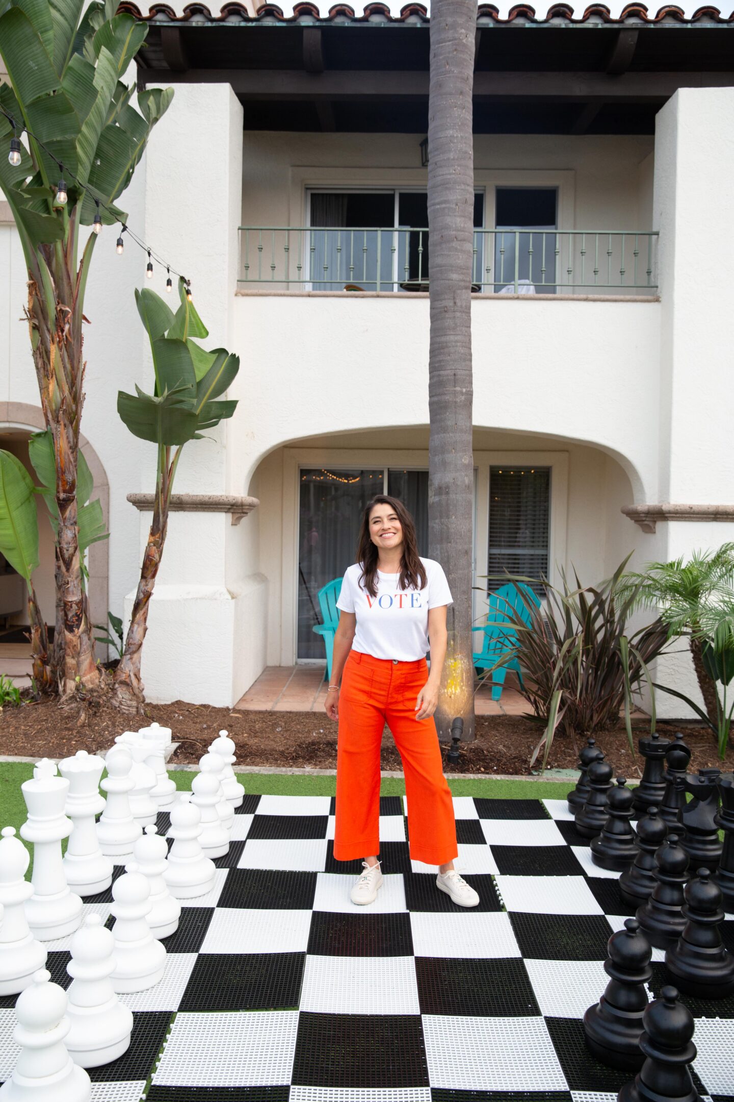 How To Style Graphic Tees - VSTYLE